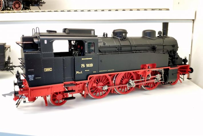 BR 75.11 von KM1 wird ausgeliefert - Spur Null Magazin